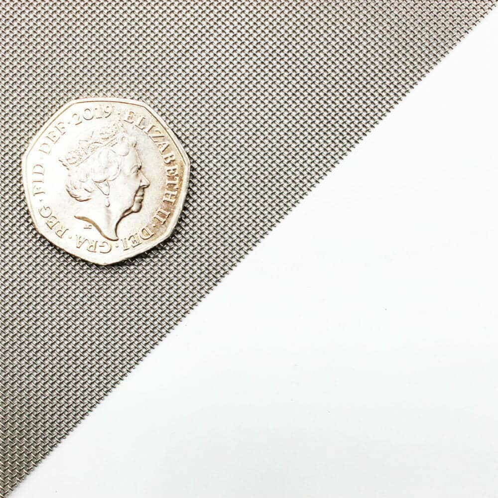 0 55mm Hole Galvanised Wire Mesh Roll 0 355mm Wire 28 LPI The