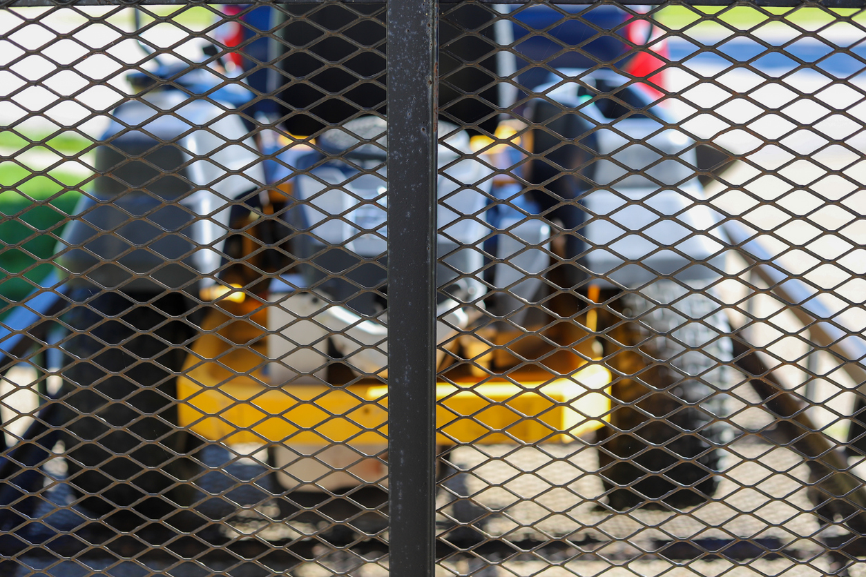 Why Wire Mesh Machine Guards Are Ideal for Safety Screens - The Mesh ...