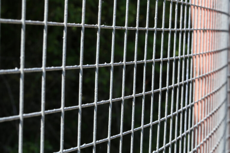 Why Wire Mesh Machine Guards Are Ideal for Safety Screens - The Mesh ...
